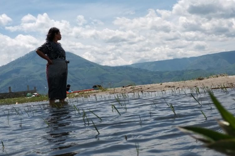 4 Potret keindahan Pantai Pasir Putih Parbaba, Danau Toba