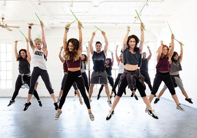 Badan bugar dengan mencoba pound fit, olahraga seru yang sedang hits