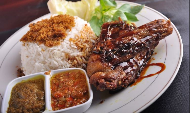 Resep rahasia di balik nikmatnya pecel ayam ala Padang