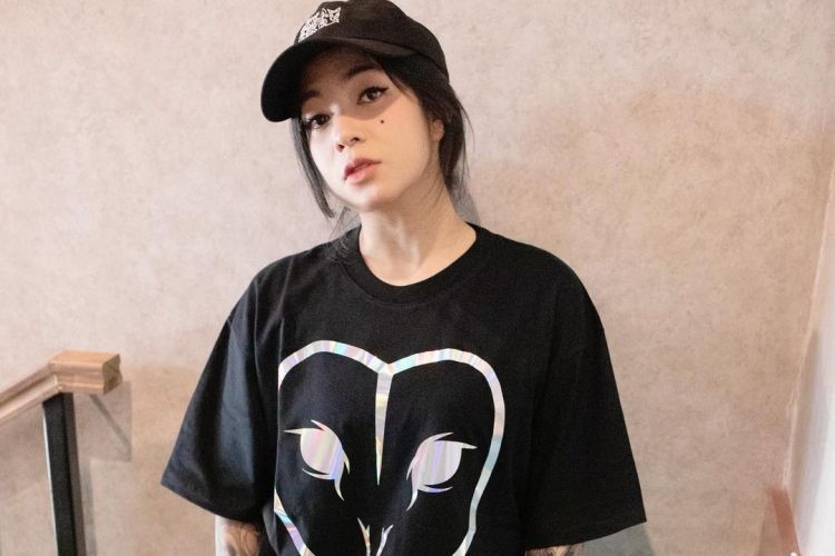 7 Potret terbaru Prisa Rianzi, rekan duet J-Rocks yang kian menawan