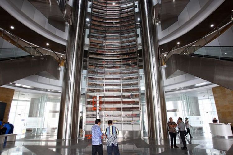 Berpetualang ke perpustakaan terbesar di Jakarta
