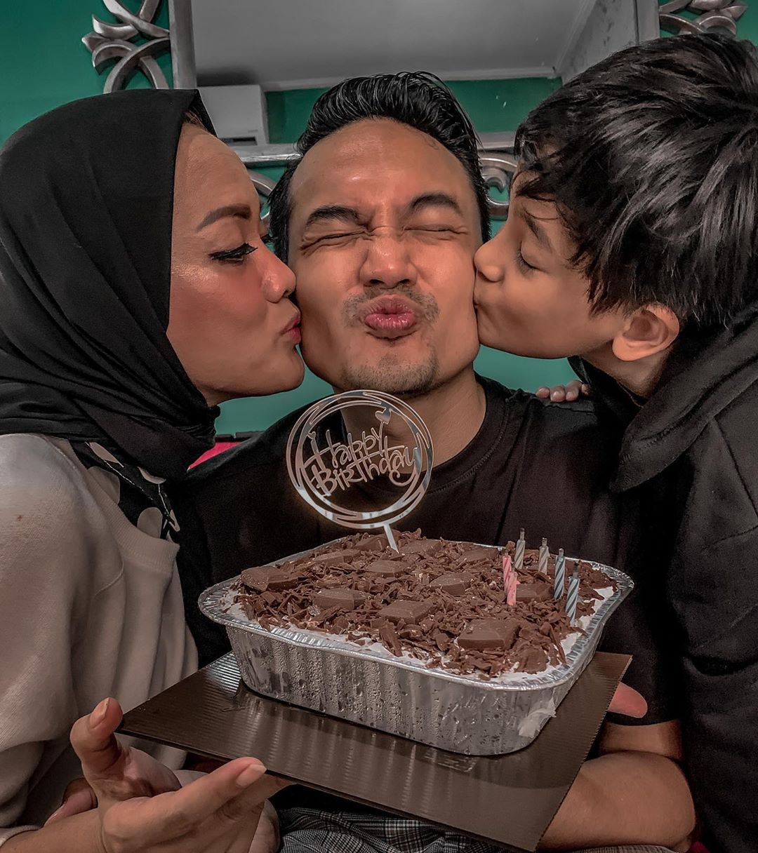 Jarang disorot, ini 9 potret bahagia keluarga Panji Saputra