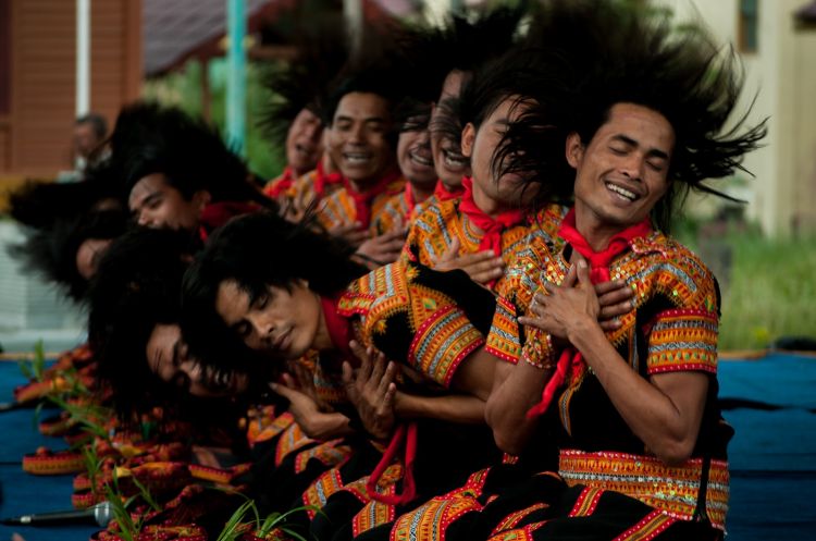 Di Aceh Gayo, setiap lelaki wajib bisa Tari Saman