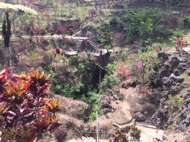 Arca emas peninggalan kerajaan Hindu ditemukan di goa ini