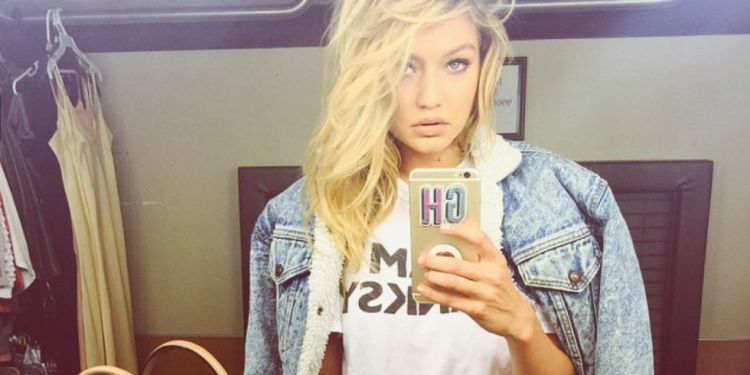 Gaya selfie bibir manyun sudah ketinggalan, ini tren yang terbaru