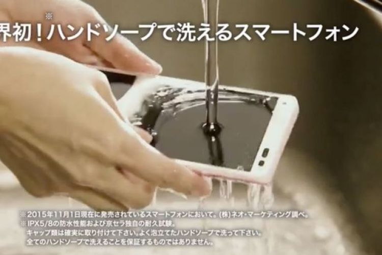 Jepang luncurkan smartphone yang bisa dicuci dengan sabun