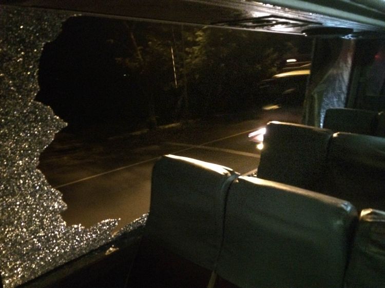 Diteror, kaca bus Mira tiba-tiba pecah diduga kena lemparan batu