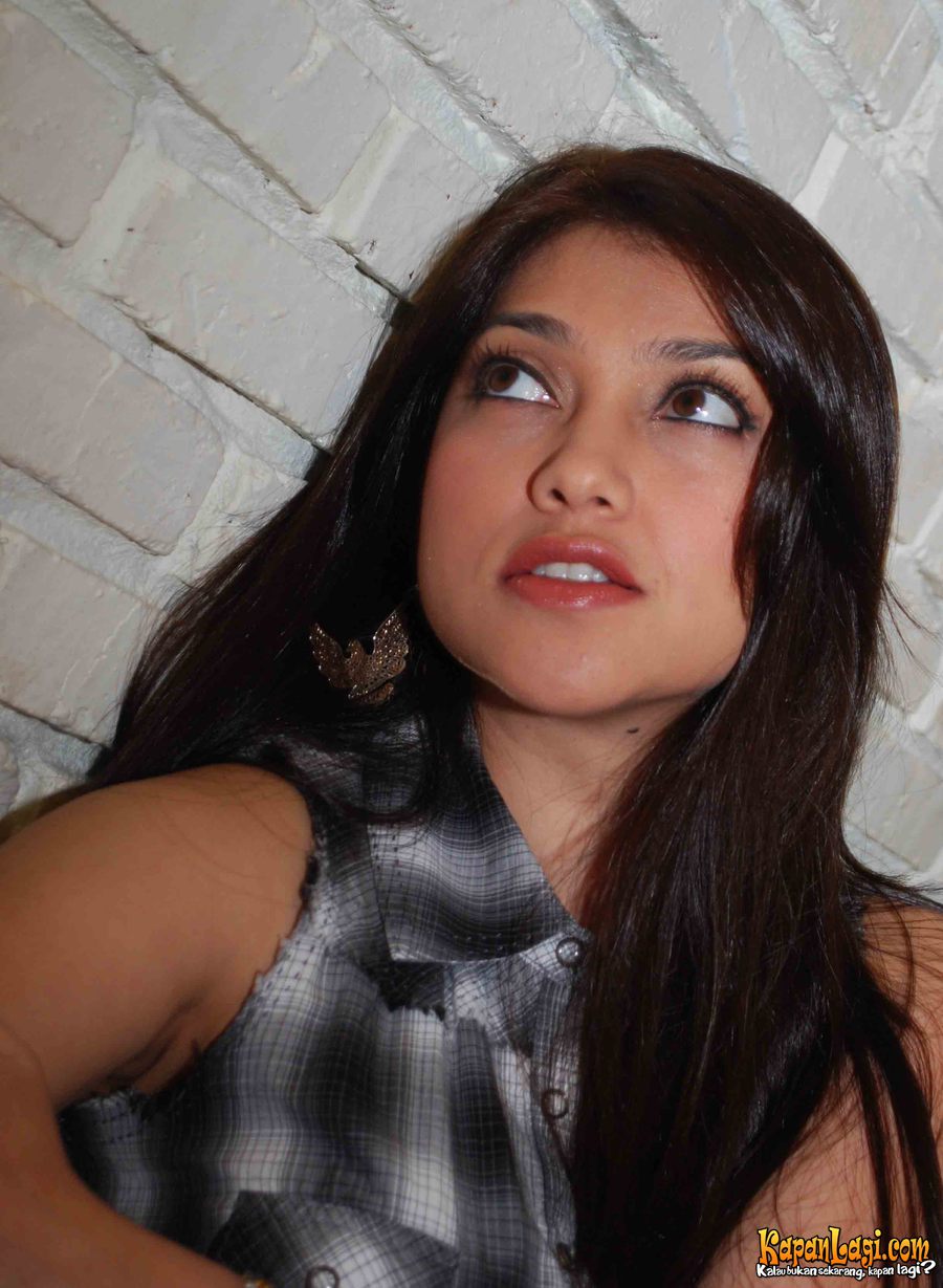 10 Artis cantik ini ternyata punya bibir seksi ala Kylie Jenner,