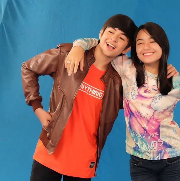 15 Foto Kedekatan Ariel And Eric Mermaid In Love Yang Bik