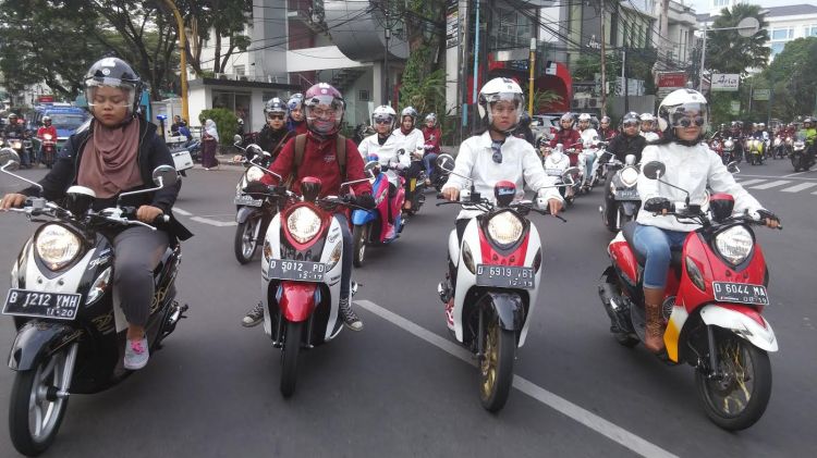 Ini 5 karakter cewek dilihat dari motor tunggangannya, kamu yang mana?
