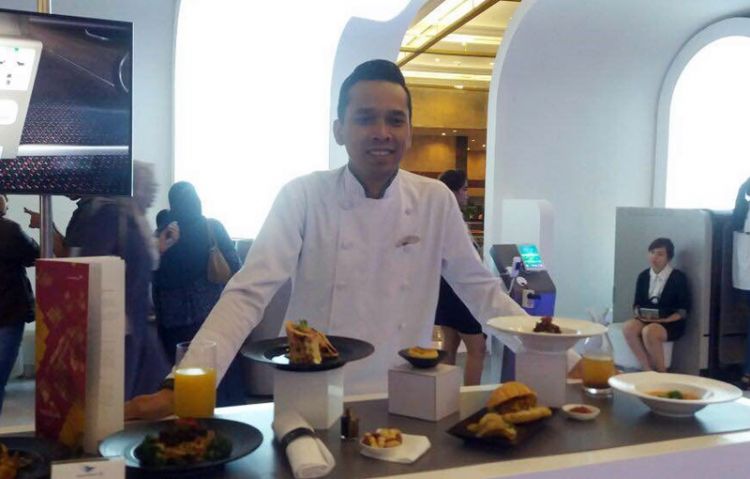 Kenalin nih Ade Kurniawan, chef khusus di dalam pesawat terbang