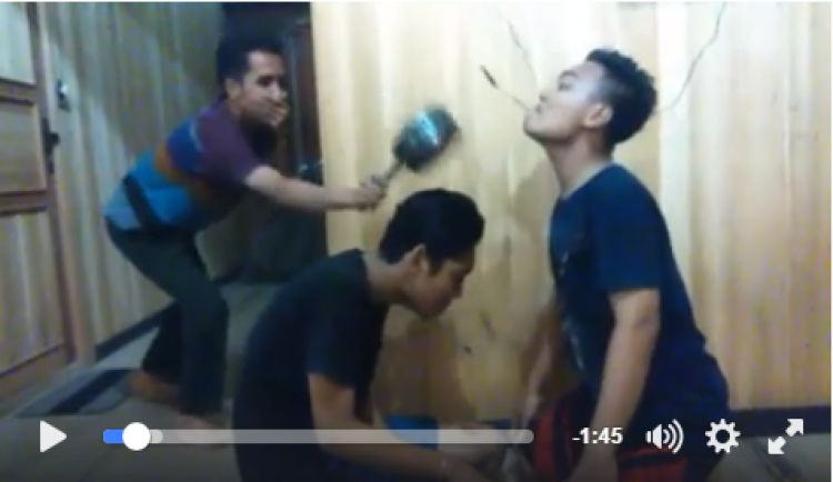 Aksi lucu remaja main getok kepala ini bikin ngakak guling-guling Aksi lucu remaja main getok kepala ini bikin ngakak guling-guling