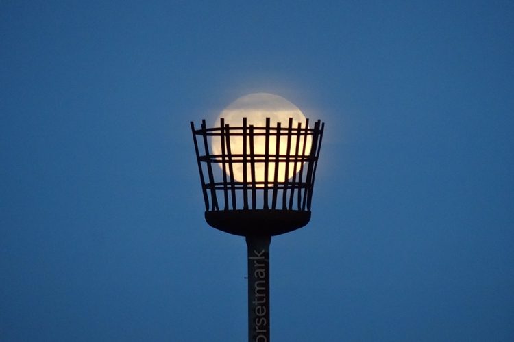 17 Awesome Photos Of The Supermoon