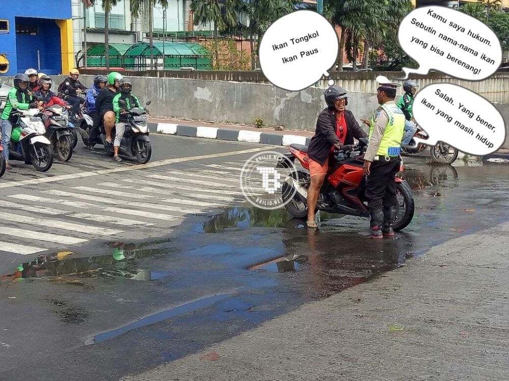 8 Meme pemotor nakal dihadang polisi ini ngocolnya parah banget