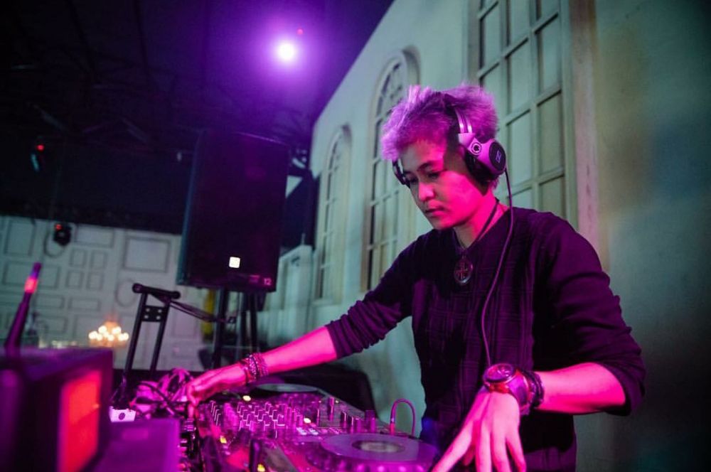 Suka tampil tomboy, ini beda gaya Mitha 'The Virgin' dan Dera Sia