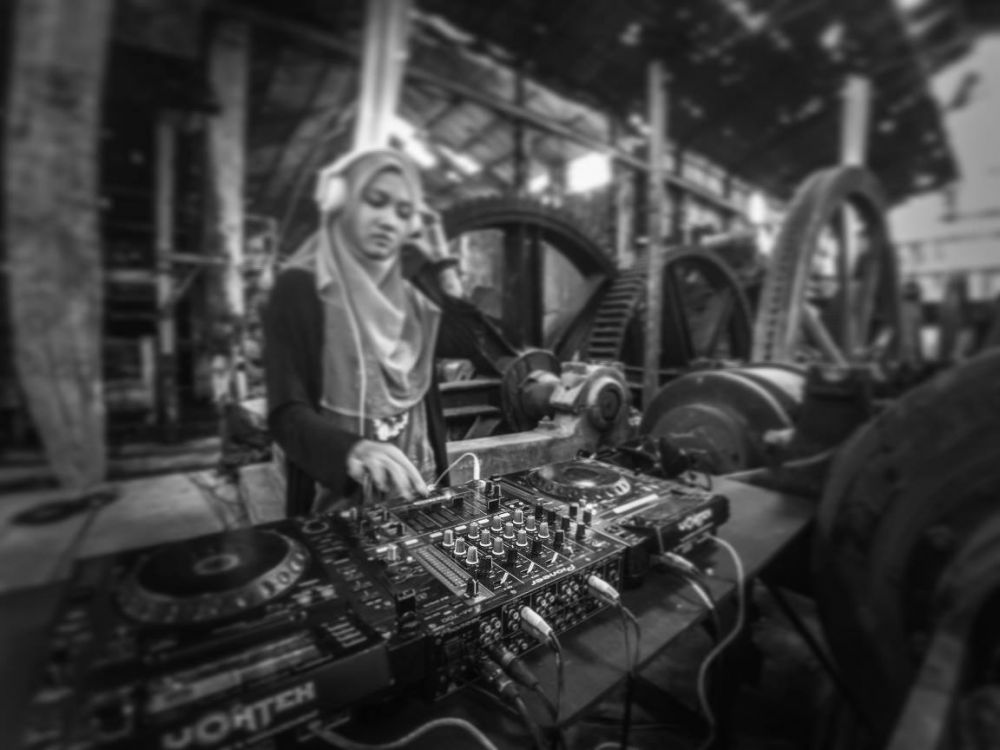 10 Foto cantik Chika Riska, DJ berhijab asal Solo yang inspiratif