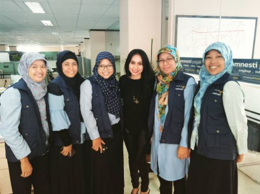 Sering jadi pembantu, ini 10 potret cantiknya Ana Pinem di dunia