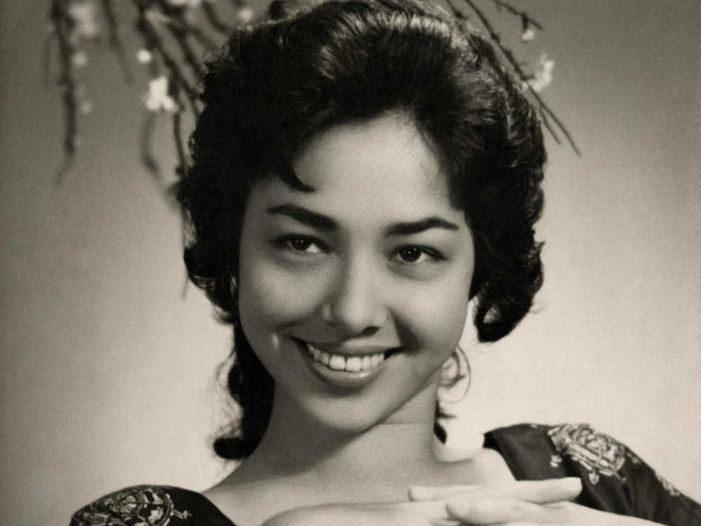 10 Old Pictures Of Legendary Indonesian Actress