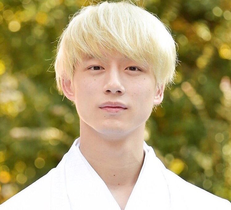 9 Seleb ganteng Jepang ini jadi idola karena rambutnya dicat pira