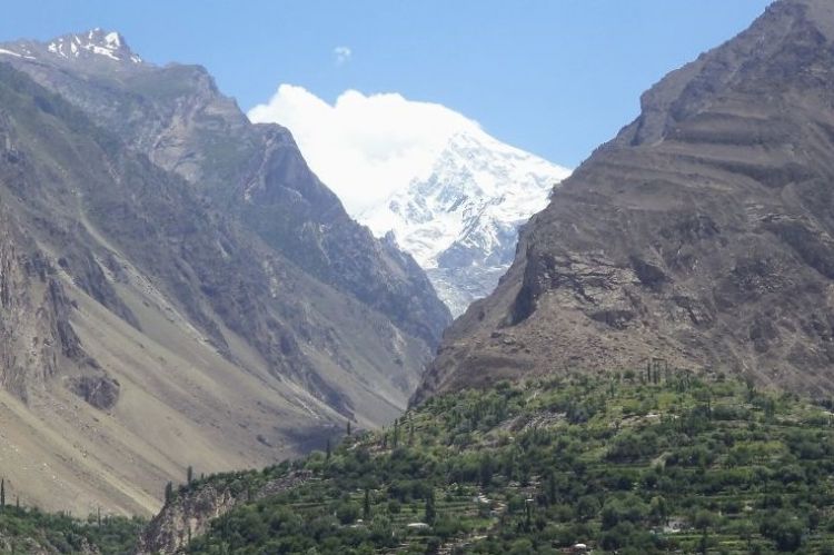 10 Potret indahnya 'atap dunia' Kamakoram, piknik yuk!