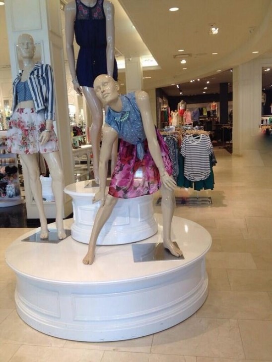 15 Model manekin ini bikin gagal paham, jadi mikir mau beli bajun