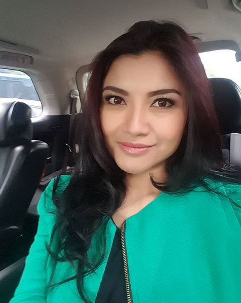 15 Gaya Tina Talisa saat hamil anak ketiga, tetap cantik memesona