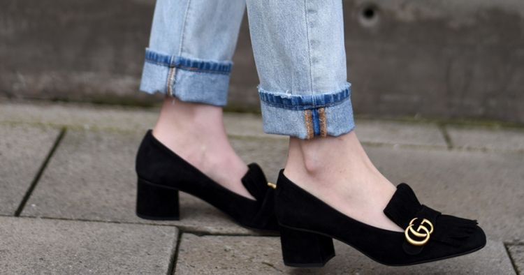Padu padan 7 model sepatu & celana jeans ini bikin tampilan makin chic