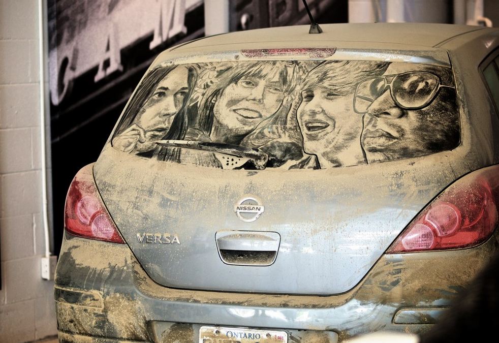 10 Lukisan cantik dari debu di mobil, kreatif abis
