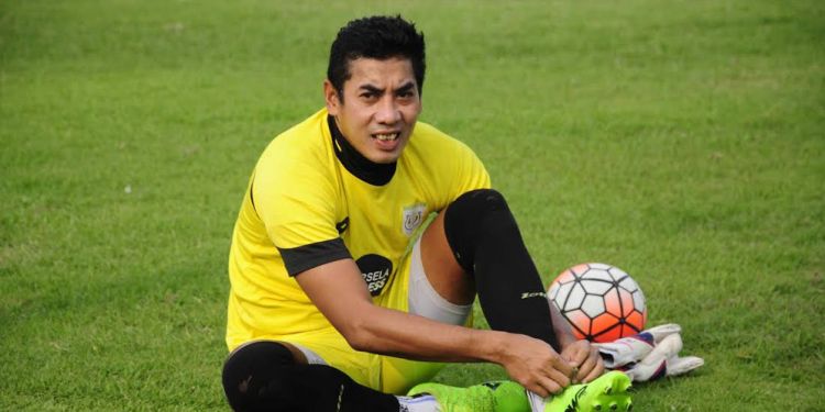 Kiper Persela, Choirul Huda meninggal usai tabrakan pemain di lapangan Kiper Persela, Choirul Huda meninggal usai tabrakan pemain di lapangan