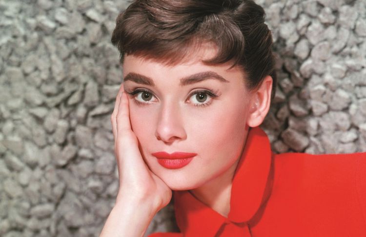 Tampil klasik vintage dan menawan dengan makeup ala Audrey Hepburn