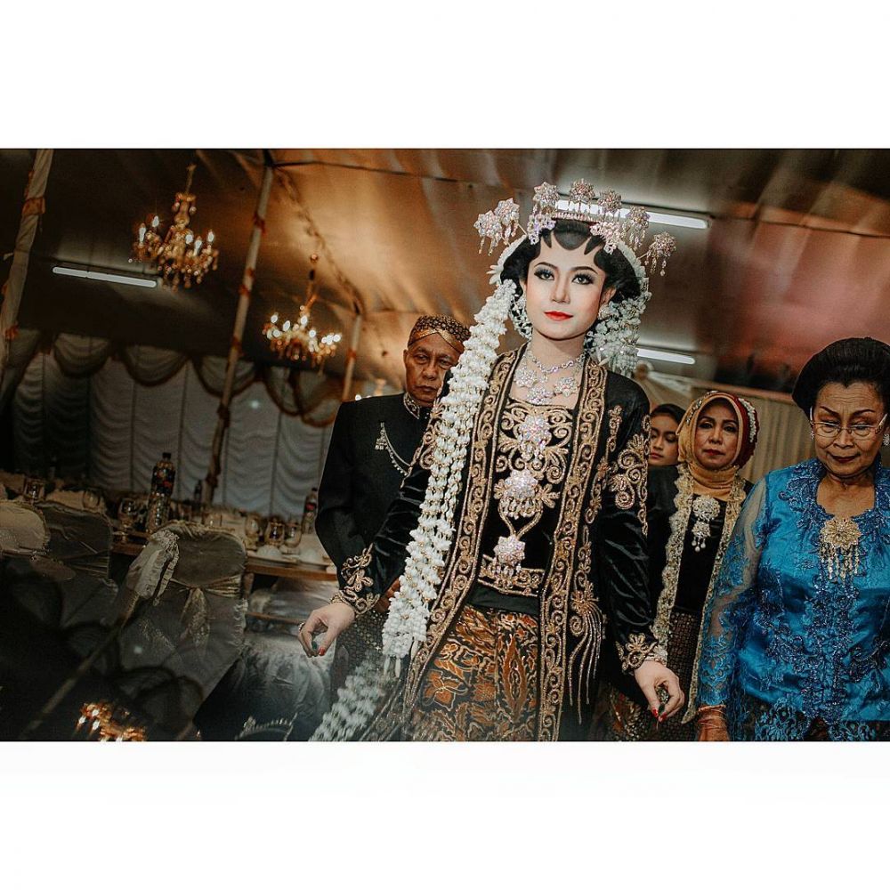 10 Momen pernikahan Aiu Ratna eks Garasi & gitaris Killin