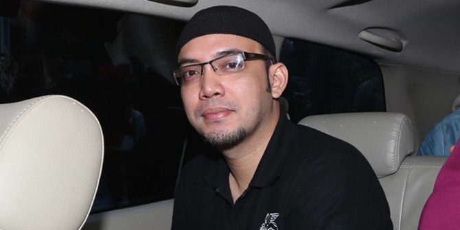 5 Seleb ini makin religius saat mendekam di penjara, ada yang ber