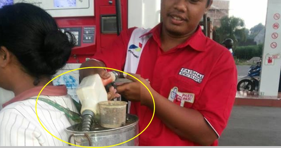 Cara emak-emak beli BBM di SPBU ini bikin geleng-geleng kepala