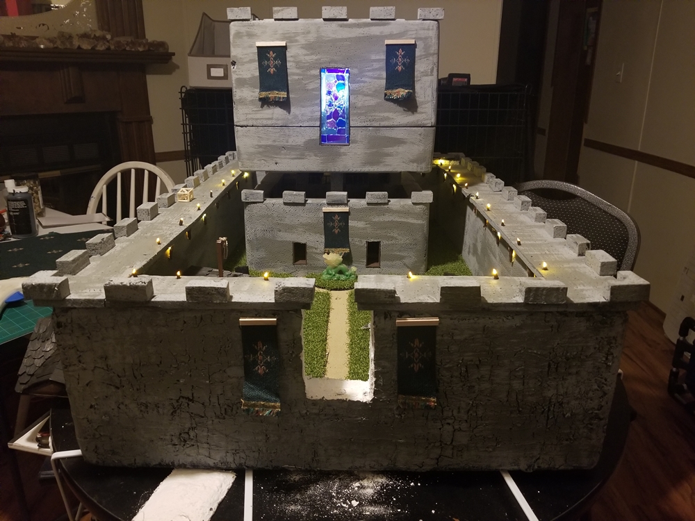 Dibuat cuma dari styrofoam, miniatur kastil ini detailnya bikin t