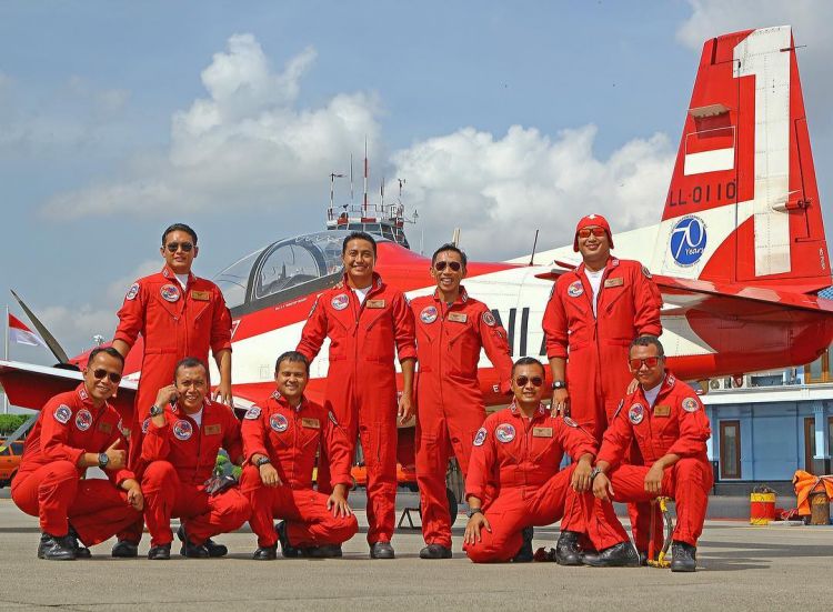 Farewell leader Jupiter Aerobatic Team, para pilot terharu di udara