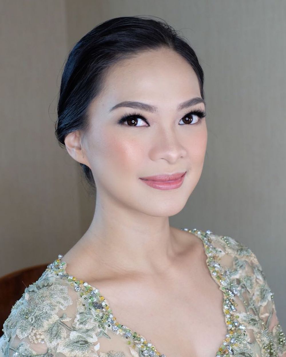 10 Gaya glamor Mesty Ariotedjo, cucu mantan Dubes RI di Filipina