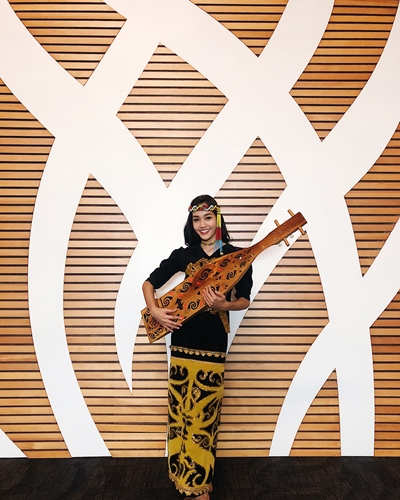 10 Potret Larissa Ping, gadis Dayak yang juarai Miss World Malays