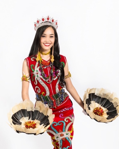10 Potret Larissa Ping, gadis Dayak yang juarai Miss World Malays