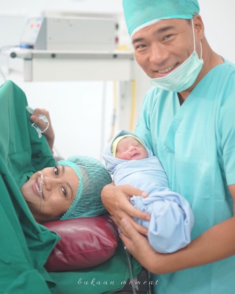 7 Potret anak pertama Rini Yulianti yang parasnya curi perhatian