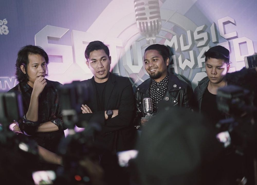 9 Potret terbaru Radha, gitaris Armada yang kini hijrah