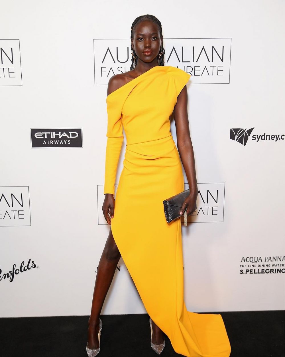 10 Potret Adut Akech, Model of the Year 2018 kalahkan Bella Hadid