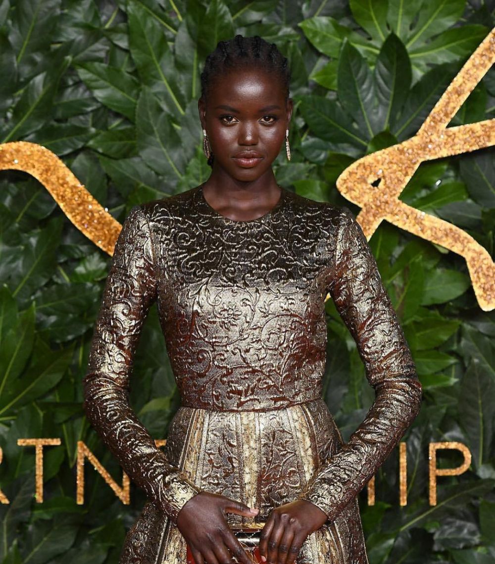 10 Potret Adut Akech, Model of the Year 2018 kalahkan Bella Hadid