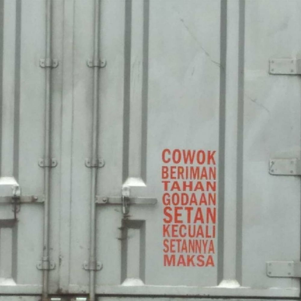 12 Stiker lucu di mobil ini bikin para istri senyum kemenangan