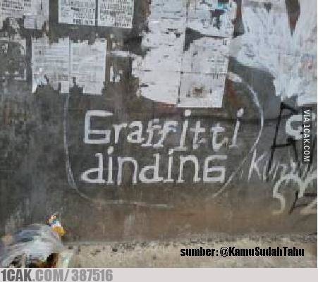 12 Coretan di tembok ini kocaknya nggak ketulungan