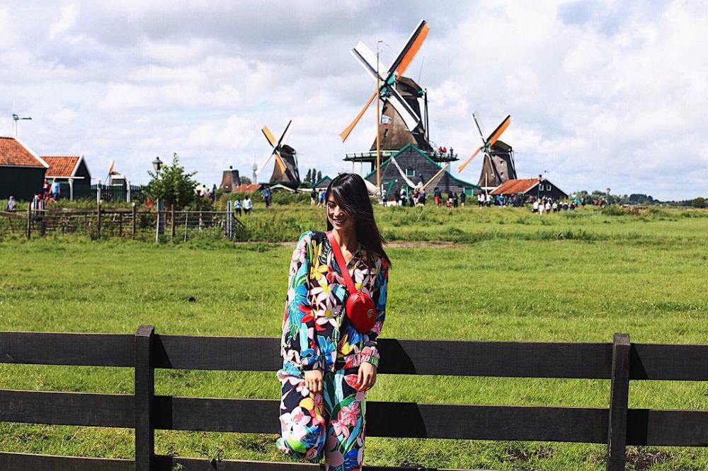 10 Gaya Atries Angel saat liburan, pacar Chef Juna yang memesona