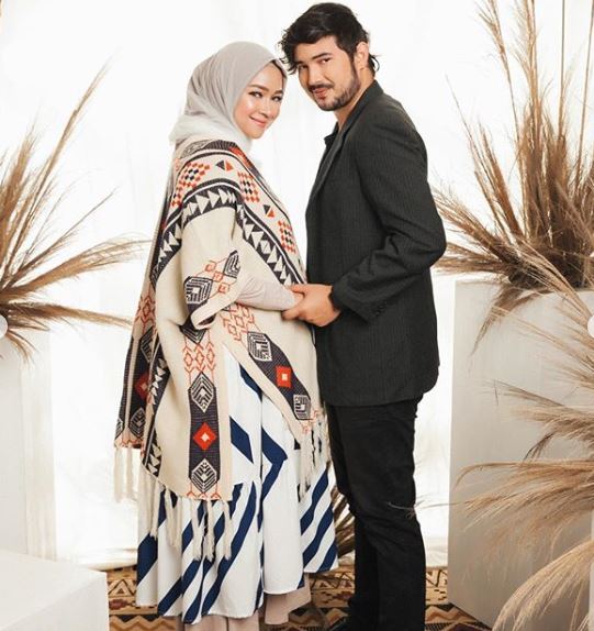 Hamil 9 bulan, ini 8 potret maternity Aryani Fitriana yang menawa