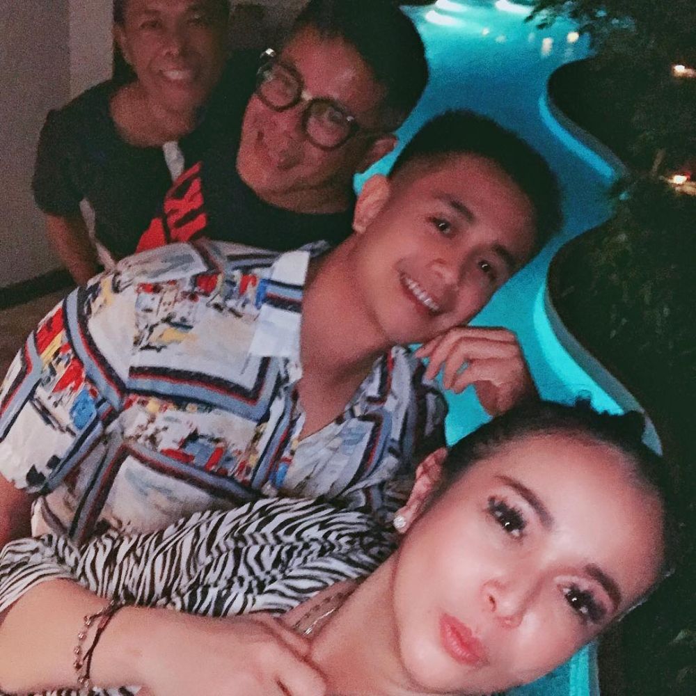 11 Potret kebersamaan Ajun Perwira & kekasih, terpaut usi