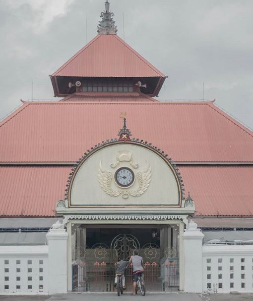 7 Masjid di Jogja dengan gaya arsitektur unik, ada mirip candi