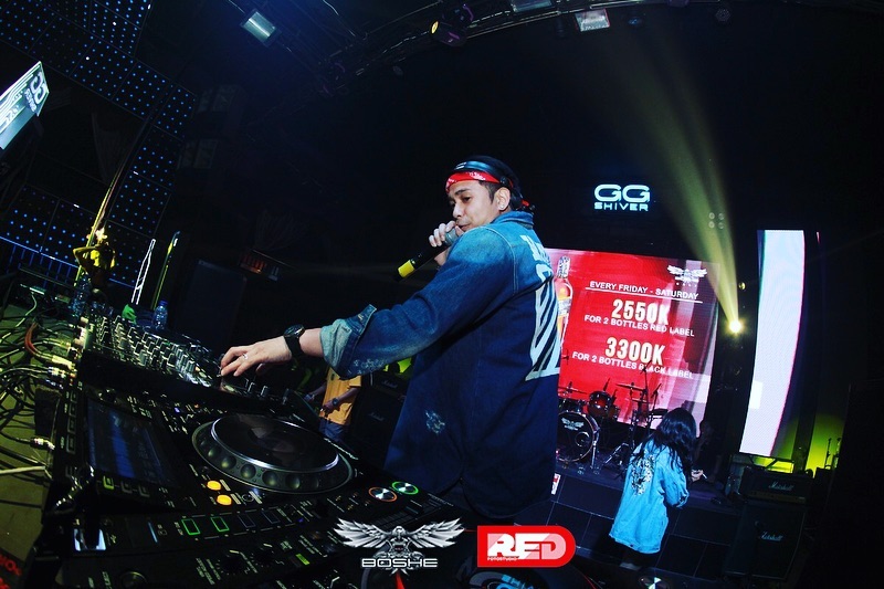 10 Gaya Ajun Perwira saat manggung jadi DJ, aksinya memukau