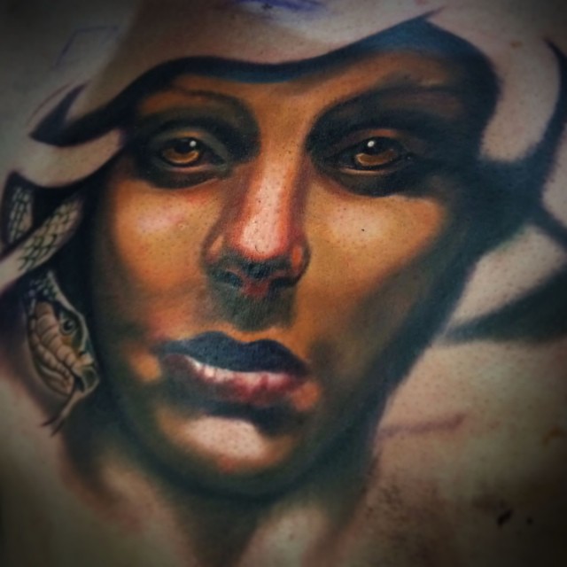 15 Tato 3D di dada ini bikin berdecak kagum